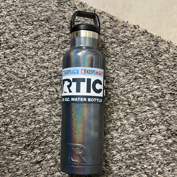 RTIC | Other | Rtic Gray Insulated Water Bottle With Black Lid 2 Oz ...